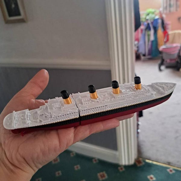 Split in Half Titanic Toy, Break in Half Titanic Bath Toy, Titanic Toy ...