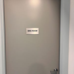 Checkout Sign With Arrow. Arrow Signs. Directional Checkout Sign ...