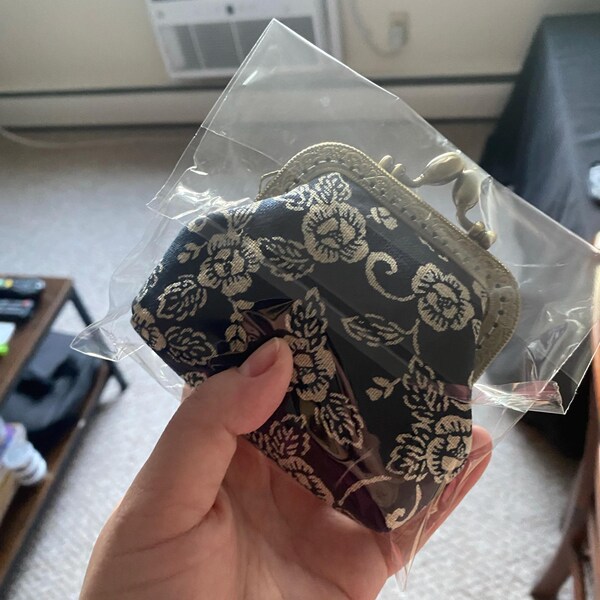 Japanese Cherry Blossoms Floral Design Coin Purse Wallet With Kiss ...