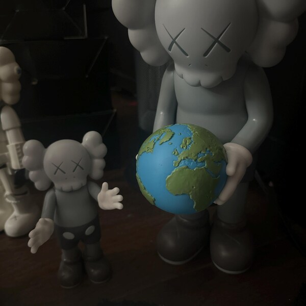 Replica KAWS 'the Promise' Figure Statue - Hypebeast Decor - Bear Brick ...