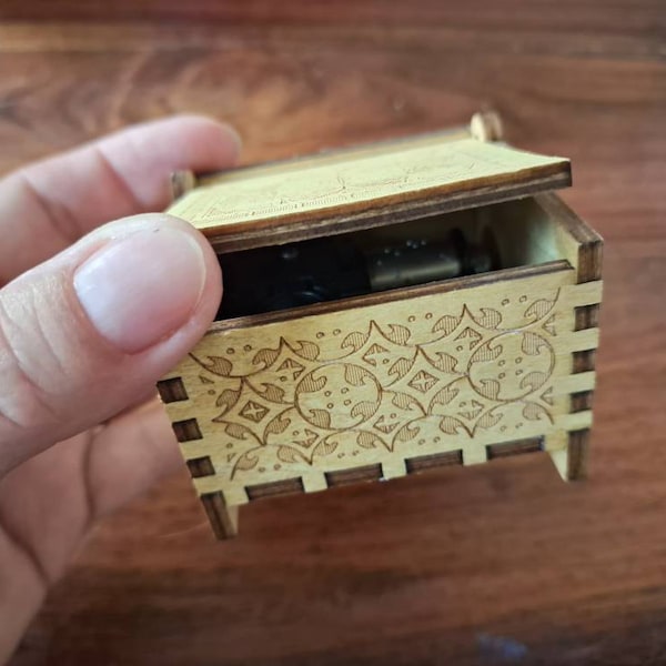 Cute Tiny Hand-cranked Wooden Music Box | Custom Engraving | Selection ...
