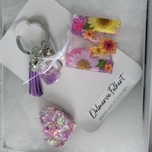 Pressed Flower Resin Keychain, Real Floral Initial Letter Charm for ...