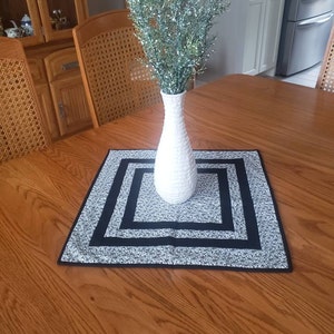 Green Quilted Table Runner Handmade Hunter Green and White Foliage ...
