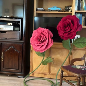 Free Standing Giant Paper Flower Stems Tutorial Large Flower Stems for ...