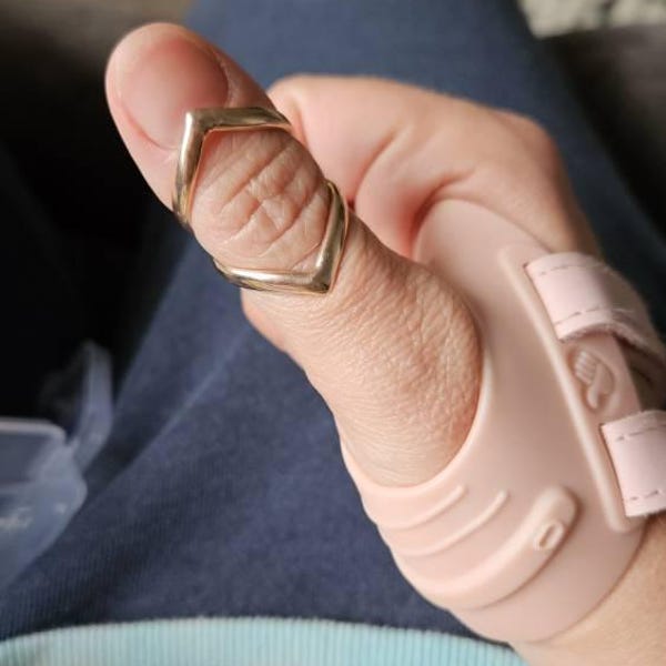 Chevron Arthritis Ring for PIP or DIP Joint - Swan Neck Splint - Silver ...