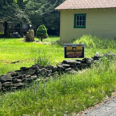 Beware of the Grinch merry Christmas Edition Corrugated Yard Sign With ...