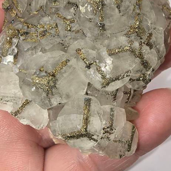 Large FLUORESCENT White Dogtooth/columnar Calcite From Chenzhou, Hunan ...