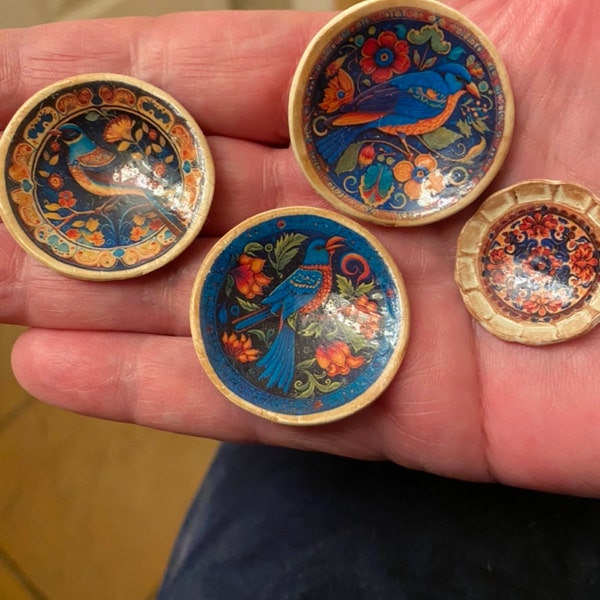 Artisan Miniature Plates 1:12 Scale Handmade Birds Decorated Dishes ...