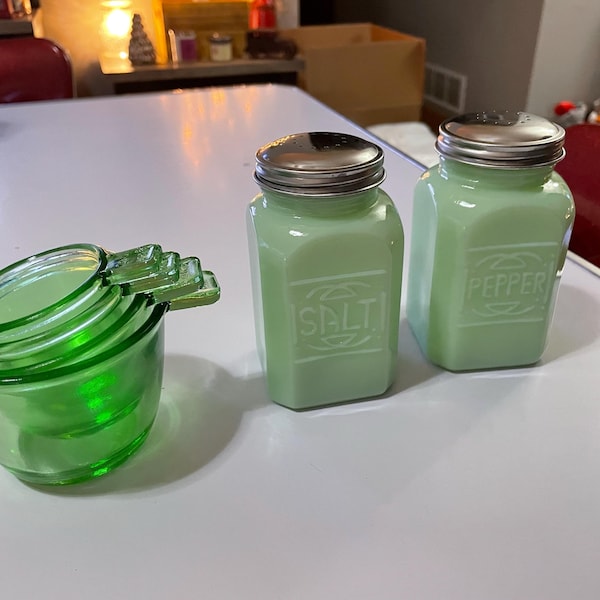 Jadeite Green Glass Salt & Pepper Shaker Set, LRG - Depression Style ...