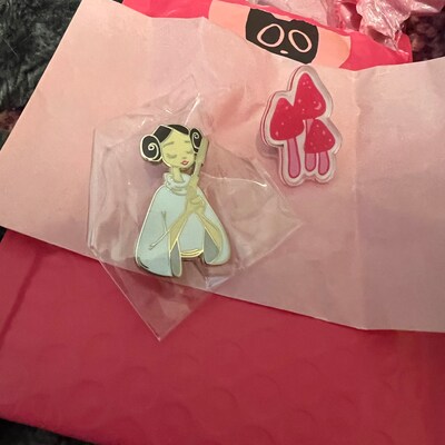 Hard Enamel Leia Pin - Etsy