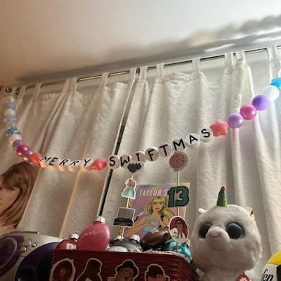 TAYLOR SWIFT BIRTHDAY Friendship Bracelet Garland - Etsy