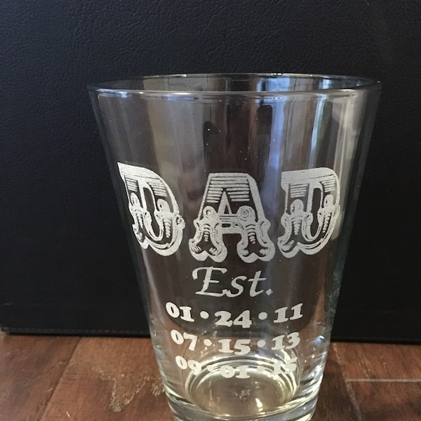 Fathers Day Gift, 1- 16 Ounce DAD Glass, Engraved Pint Glass- Dad Est ...