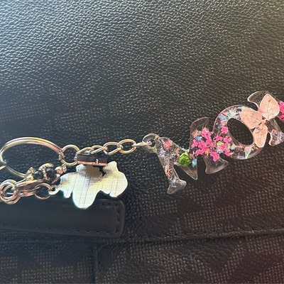 MOM Resin Keychain With Dried Flowers, Keychain Gift for Mothers Day ...