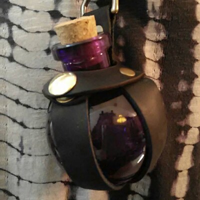 Small Potion Bottle With Clasp Glass Potion Bottle With Leather Holder ...