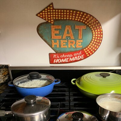 Vintage Pyrex 595 Divided Round Dish in a Hammered Aluminum Covered ...