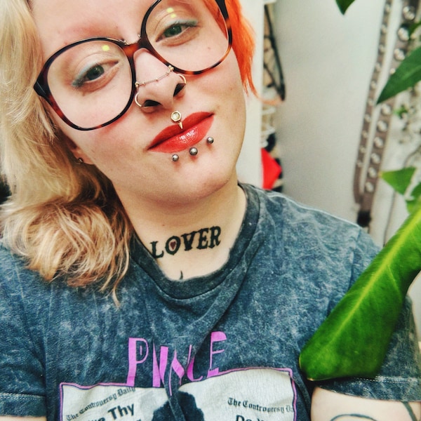 Transparent Septum Pincher. Clear Quartz Septum Pincher. Stretched ...