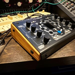 2-tier Desktop Pedalboard for Synthesizer and Effect Pedal / Desktop ...
