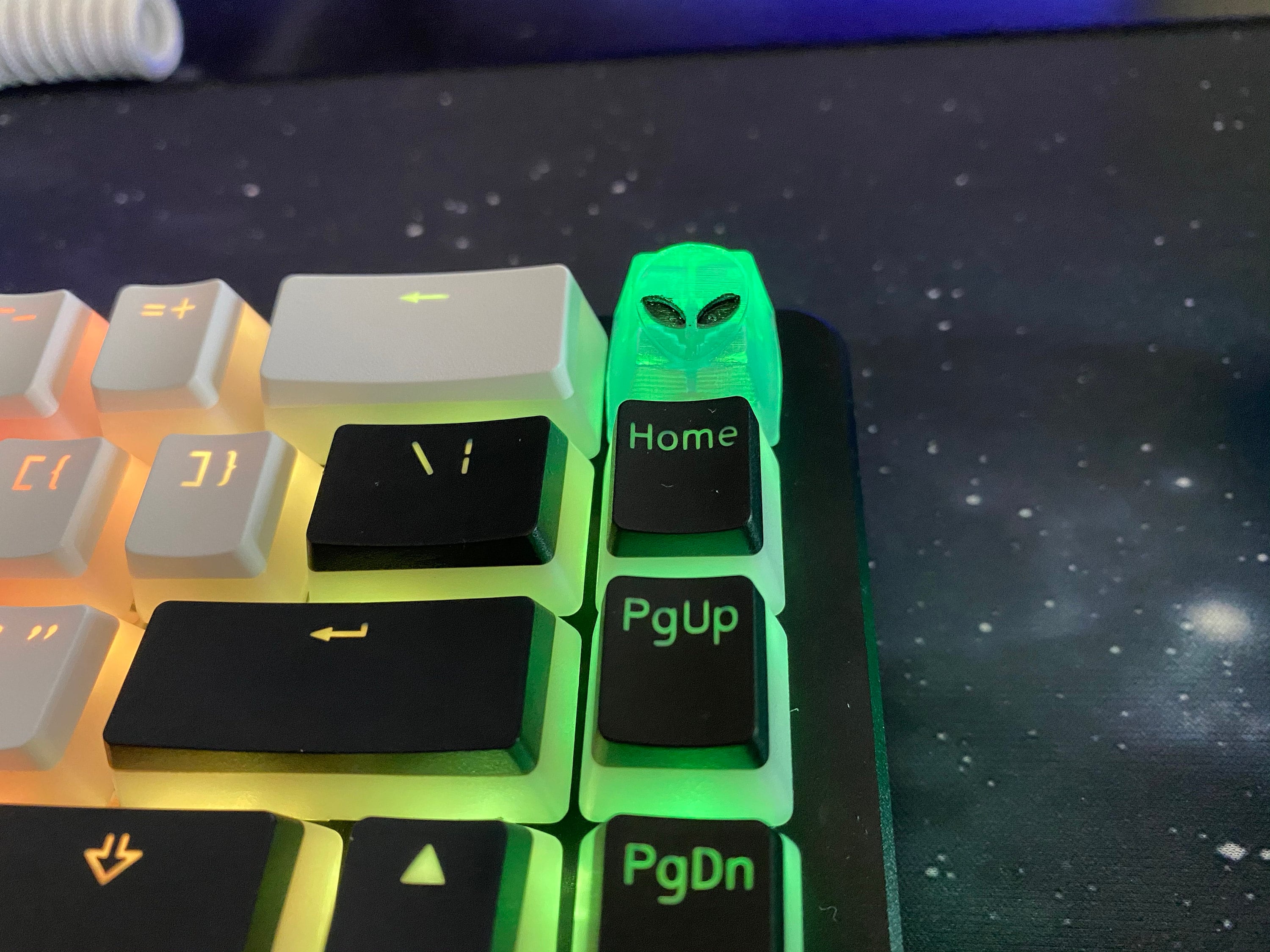 Alien Head Keycap Flying Saucer Little Green Men UFO | Etsy