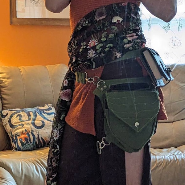 Elven Leaf Satchel: Utility Belt, Festival Leg Bag - Etsy