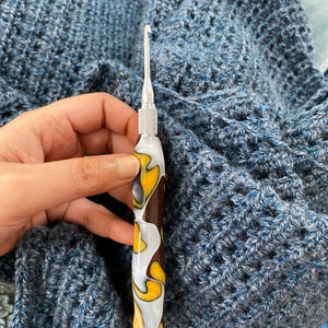 Ergonomic Crochet Hook Set in Blue Crush Resin With Interchangeable ...