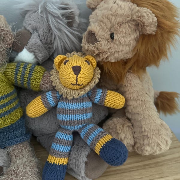 Hand Knitted Animals in Shakespearean Outfits - Etsy