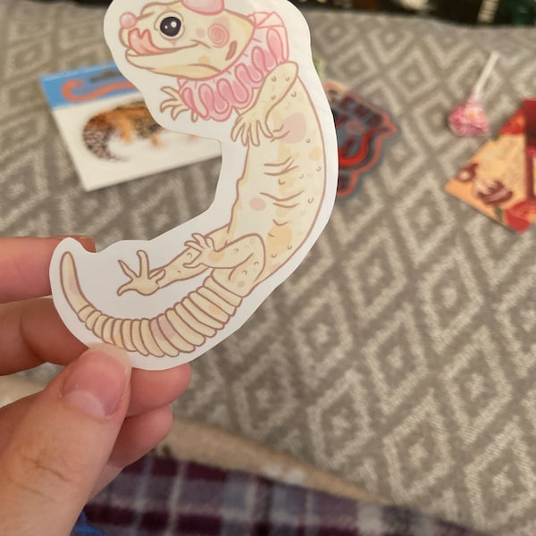 Crested Gecko With Peaches Sticker Reptiles Vinyl Glossy Waterbottle ...