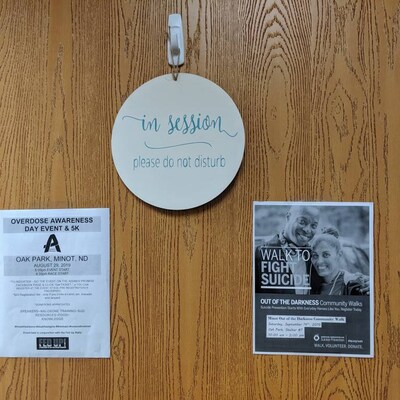 Round Modern in Session Sign, Do Not Disturb Sign, Welcome Business ...