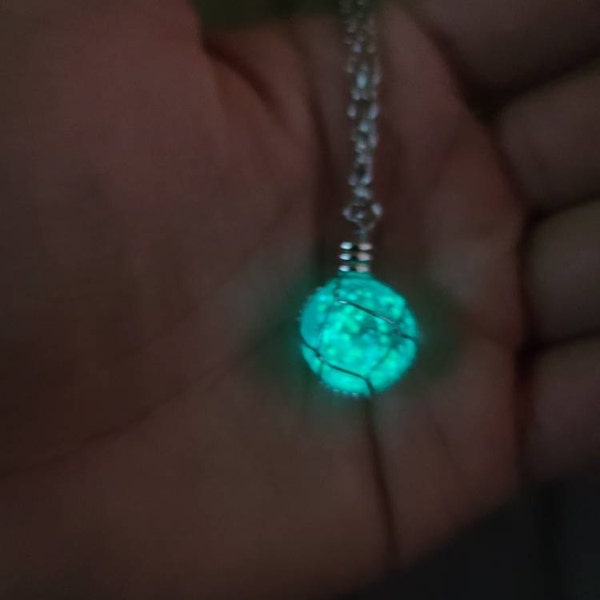 FFVII Glowing Holy Materia Necklace - Final Fantasy VII Inspired Glow ...