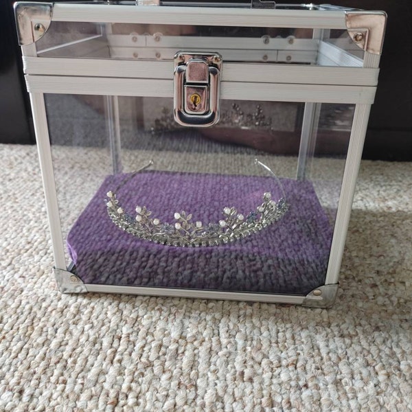 Crown or Tiara Carrying Case With Custom Velvet Cushion - Etsy
