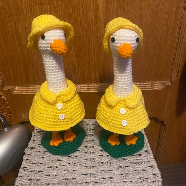 PATTERN ONLY! Crochet Desk Goose PDF Pattern, Bonus: Rain Hat and ...