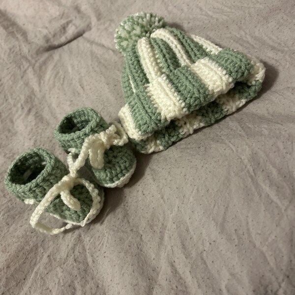 Crochet Baby Girl Blanket With Matching Booties and Hat Set, Newborn ...