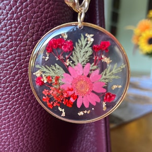 Handmade Real Dried Flower Resin Aesthetic Keychains Party Favors ...