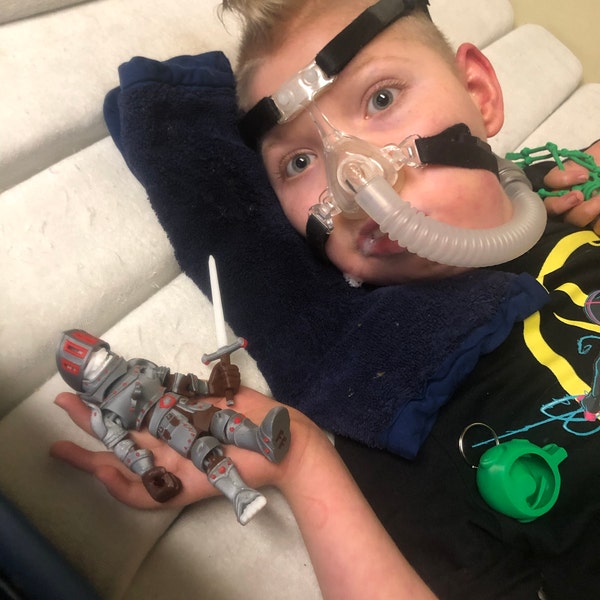 3D Printed Robot With Controller Holder and Game Card Storage ...