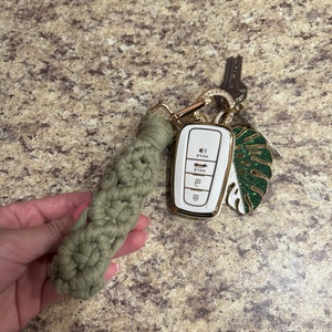 White Daisy Car Charm Review Mirror Charm Essential Oil Diffuser Daisy Diffuser Car Charm - Etsy