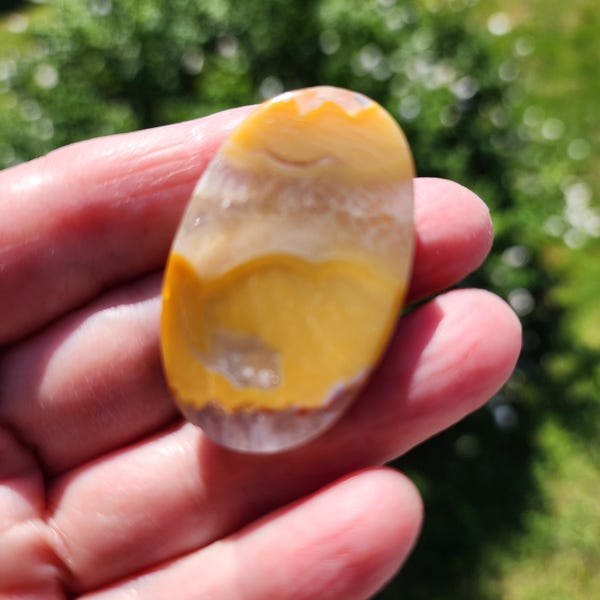 White, Beige, Flame Like Pattern Round Agate Cabochon, 46.14 Carats 005 ...