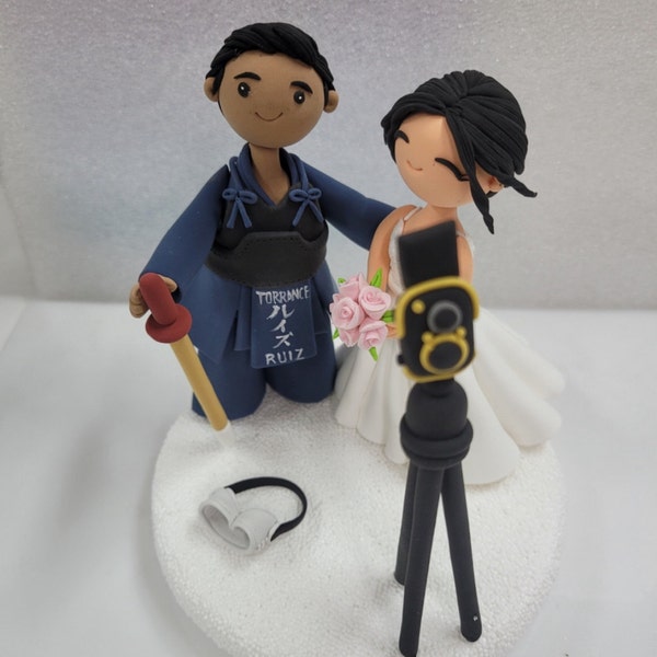 Custom Cake Topper - Older Couple Kissing on the Cheeks - Etsy