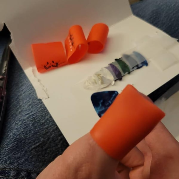 Gripless -no Grip Guitar Pick System- Helps: No Dropping, Arthritic ...