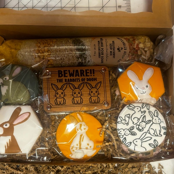 Rabbits of Doom Dice Set and Box Game Kit – Small Rabbit Holding a ...