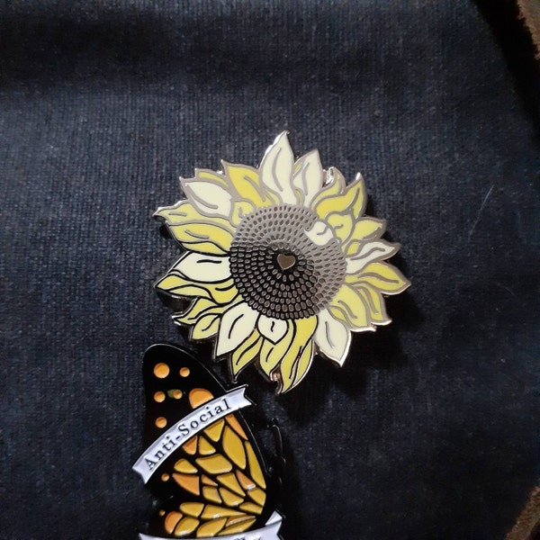 Double Painted Daisy Enamel Pin, Mother's Day Gift, Lapel Pin, Gardener ...