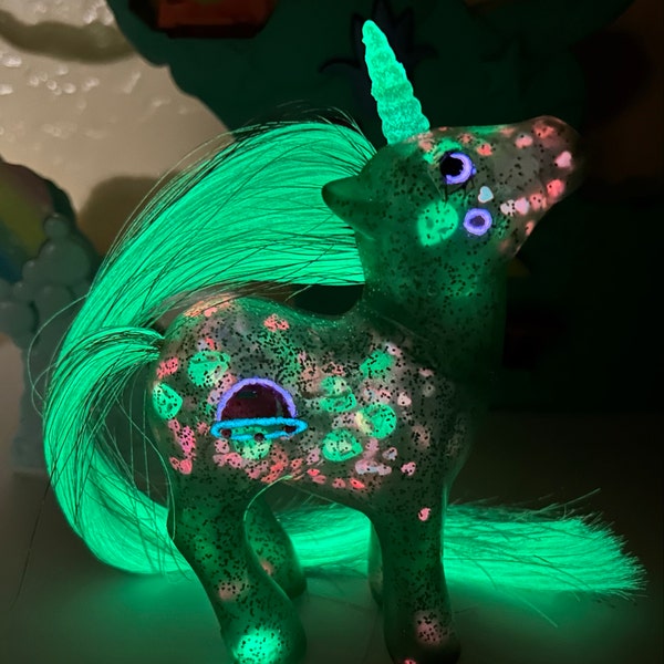 10mm Alien GLOW in the DARK Green Pastel Goth Creepy Cute Kawaii ...