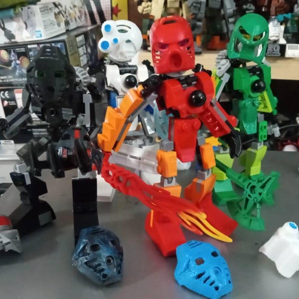 G1 Bionicle Kanohi Mask of Scavenging Vultraz's Mask. (translucent Blue ...