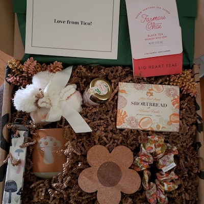 Bee Themed Gift Box for Her, Bee Birthday Gift Set, Bee Themed Care ...