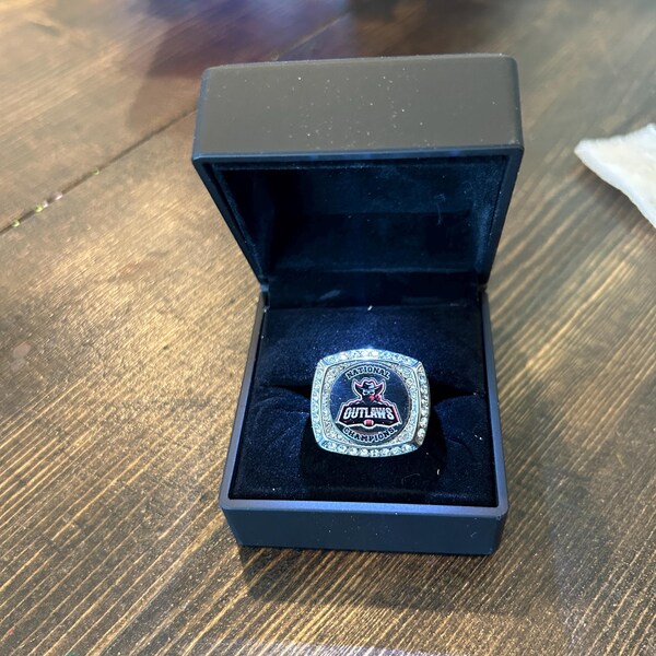 Championship Clamshell Ring Box - Etsy