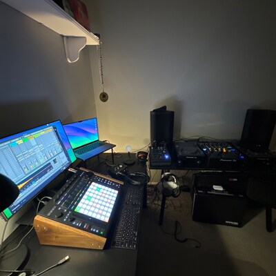 Arturia Keystep and Synth Rack Stand Behringer Pro-800, Model D ...