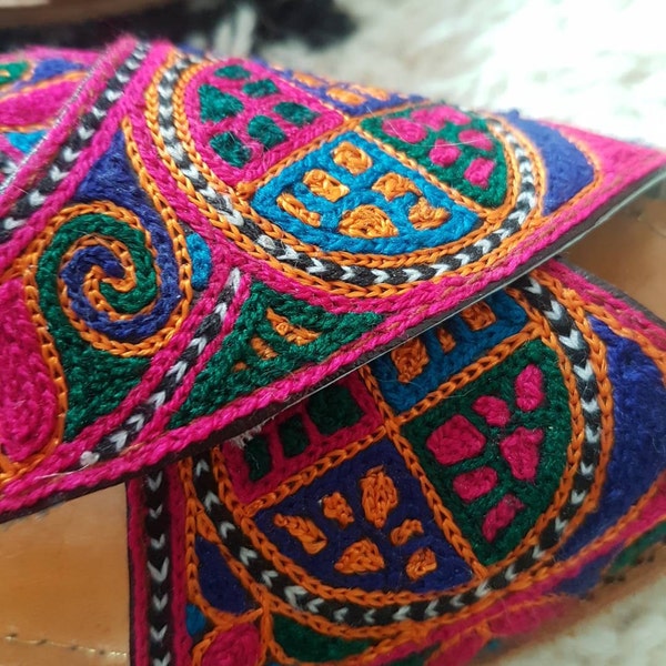 Hand Crafted & Hand Embroidered Zari Leather Sandals Peshawari Chappal ...