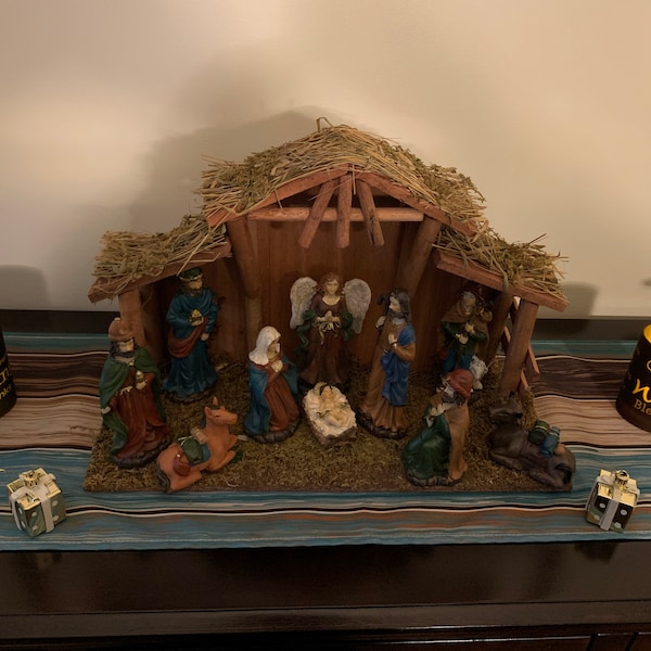 Christmas Nativity Set With Stable and Light 11 Pieces - Etsy