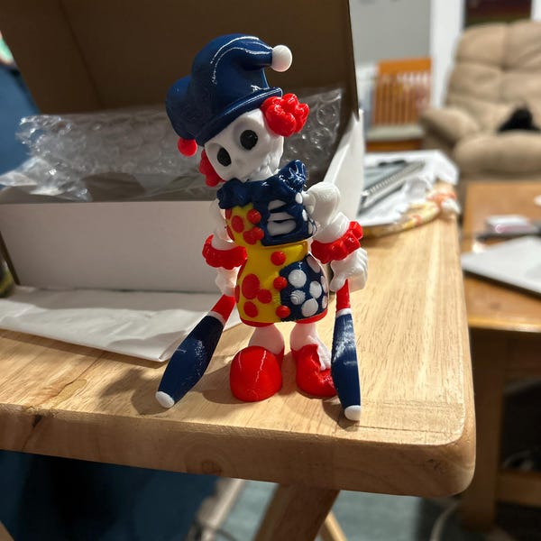 3D Printed Robot With Controller Holder and Game Card Storage ...