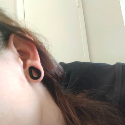 Black Alien Dropz Teardrop Ear Plugs Gauges Tunnels Soft Silicone ...
