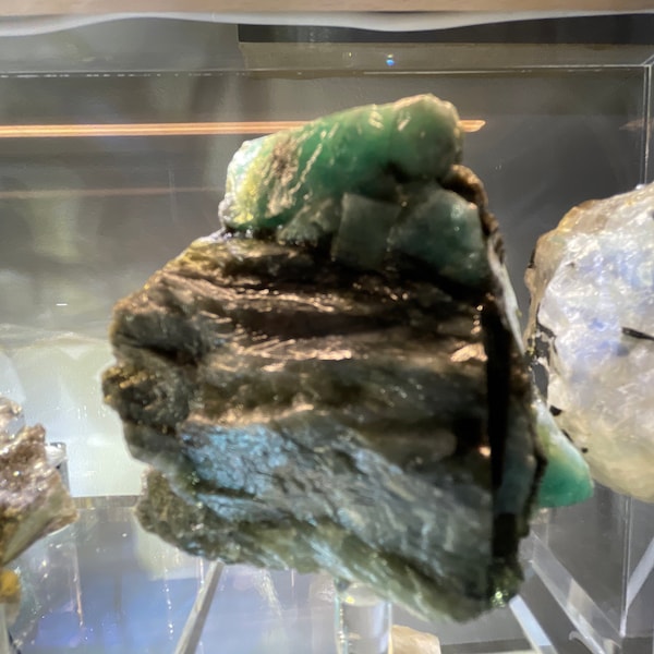 133 Gram Raw Emerald With Quartz and Mica Matrix. Translucent Emerald ...