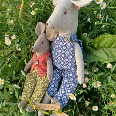 Muis gevulde pop in romper 10 patroon en tutorial, muispatroon, voor ...